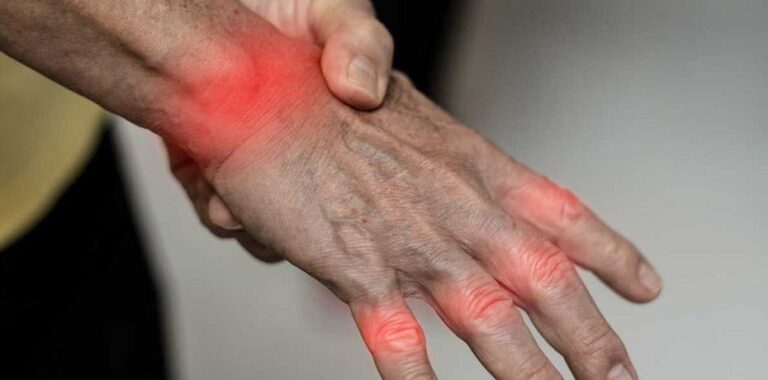 13 Most Common Golf Injuries (Don't Ignore No. 1&2) & How to Stay Safe ...